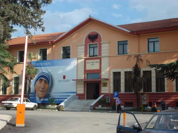 Mjekimi për tumoret, QSUT: Fondi i barnave i pamjaftueshëm – GAZETA ...